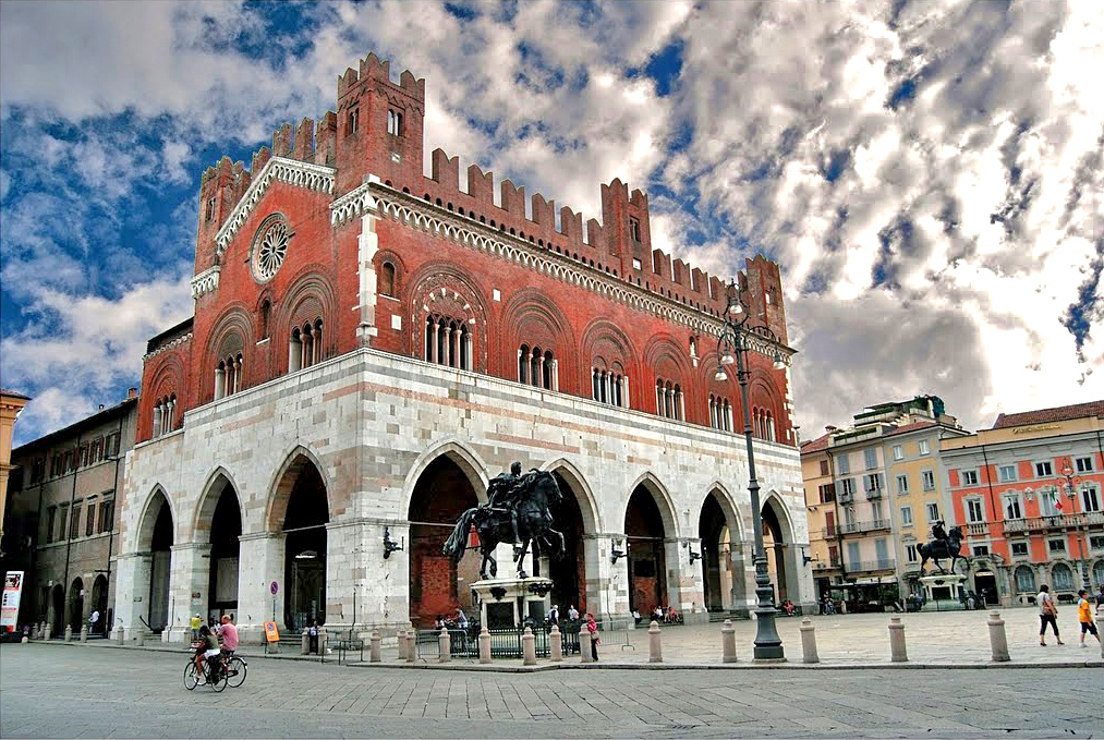 PIACENZA | PIAZZA CAVALLI - One Outdoor PIACENZA | PIAZZA CAVALLI - One Outdoor